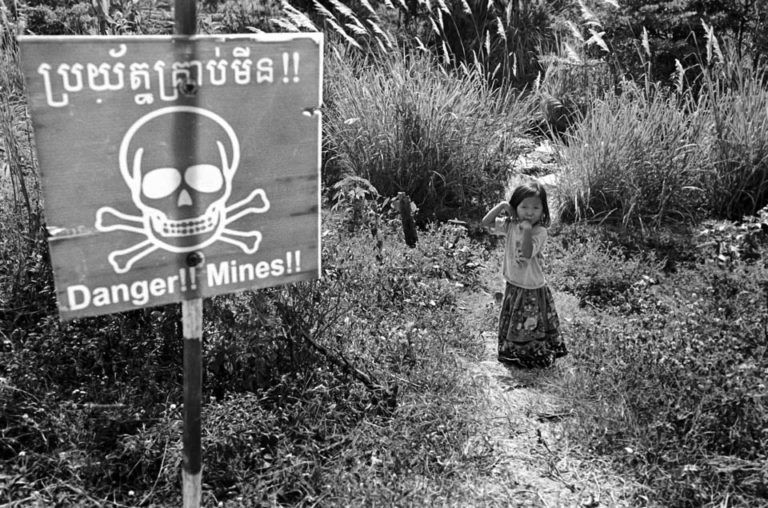 Landmines Field014 – Shigeru Hirai PHOTOGRAPHY